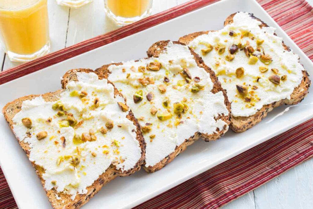 Easy Whipped Ricotta Toast: A drizzle of Lemony, Thyme-y Honey on Top ...