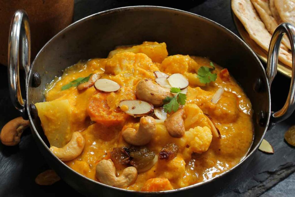 Creamy Delight: Learn How to Make the Perfect Chicken Korma!