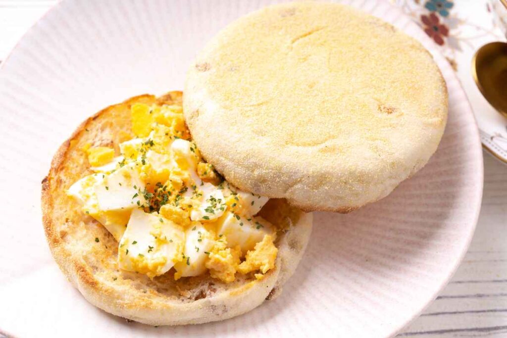 The Easiest way to make English Muffins – Urbaki Cooking