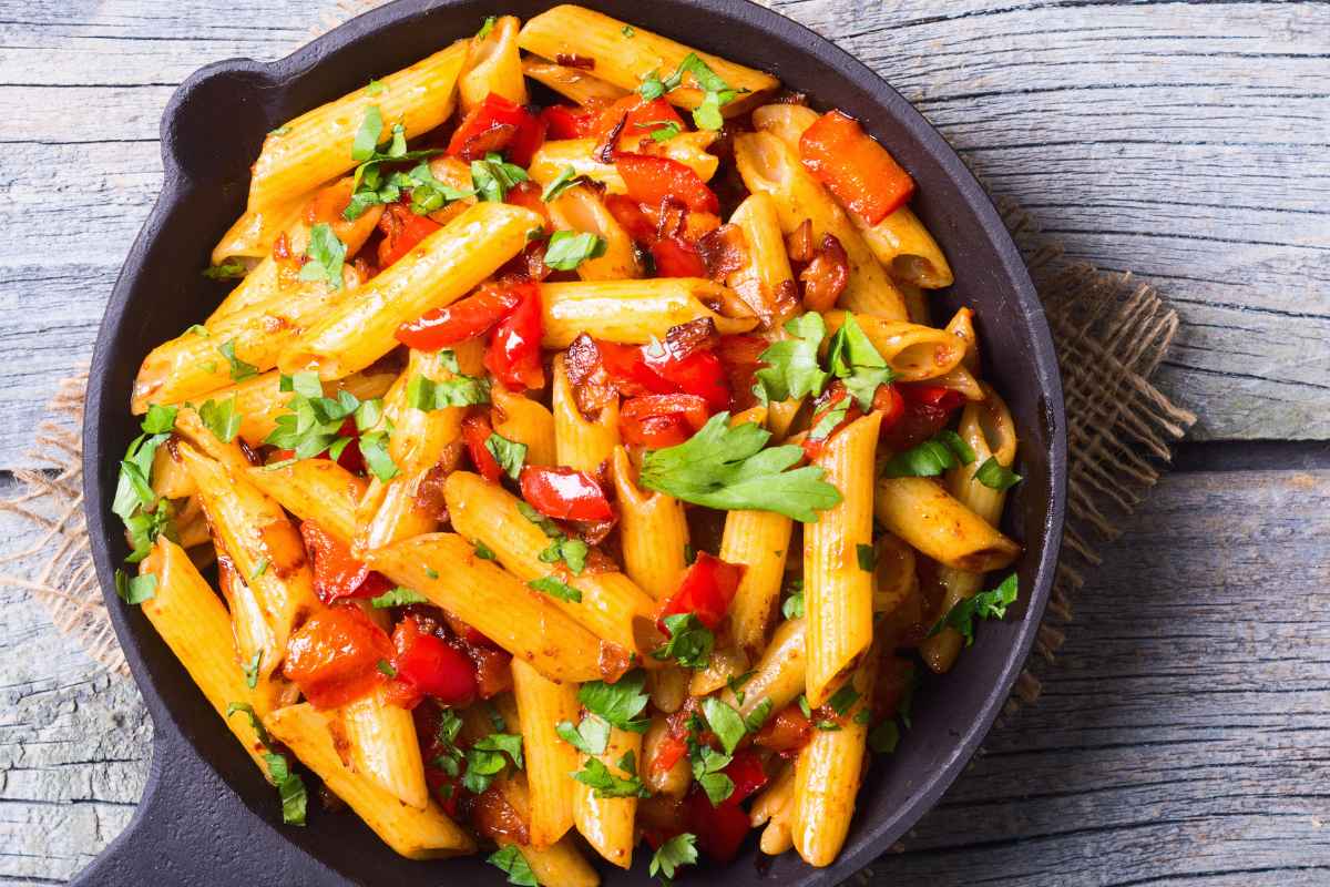 Done in 30 Minutes! One-Pan Spanish Garlic Pasta – Urbaki Cooking