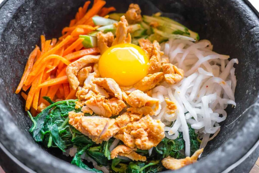 Chicken Bibimbap in 20 Minutes & 3 Sauces – Urbaki Cooking