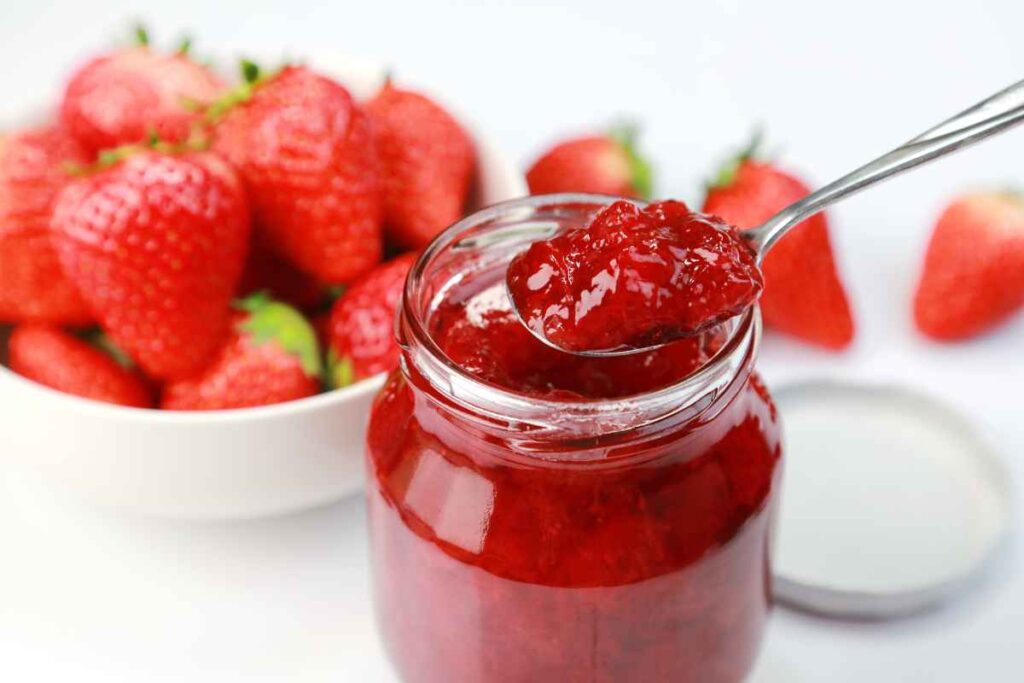 Homemade Strawberry and Basil Jam – Urbaki Cooking