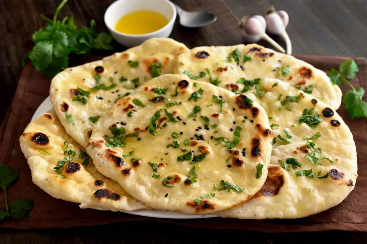 How to Make Homemade Naan Bread in a skillet with Garlic – Urbaki Cooking