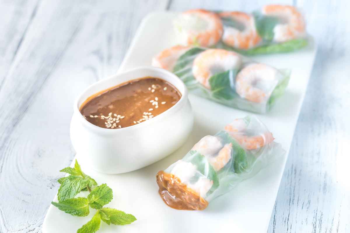 Vietnamese Spring Rolls with Peanut Sauce: A Fresh and Flavorful ...