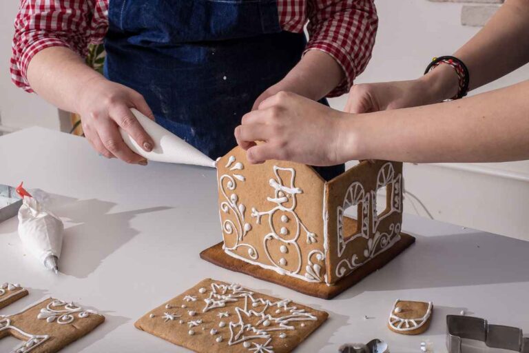 How to Make the Perfect Gingerbread House: Step-by-Step Recipe and Tips ...